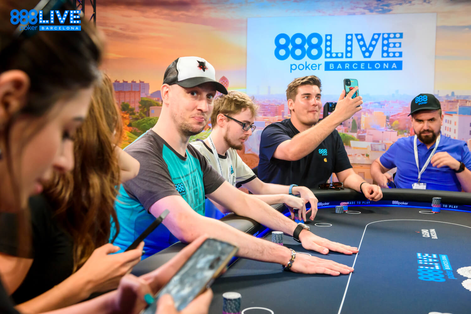 Equity Distributions in Poker | 888poker